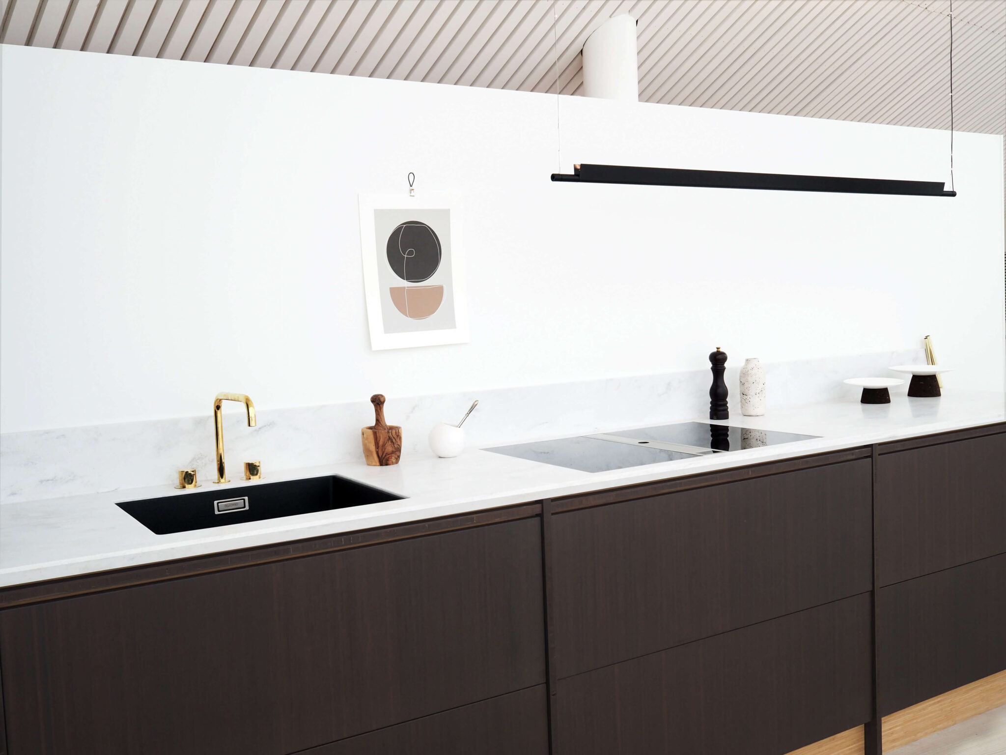 Corinor | Skreddersydde benkeplater i Corian og Heltre